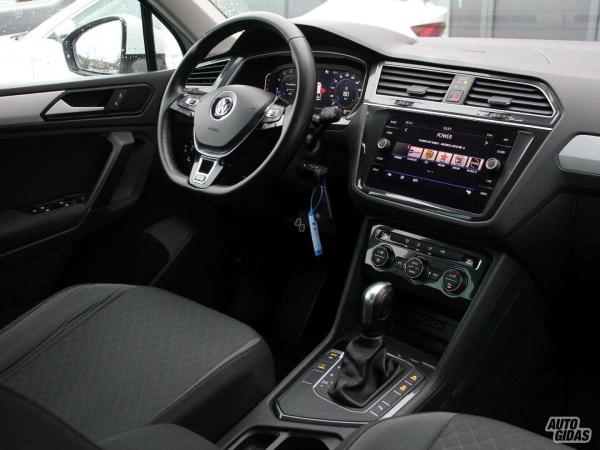 White Volkswagen Tiguan 2020 in Vilnius, with an engine capacity of 1.50 L and mileage of 130 thousand km for 21000 €, photo 8 on AUTOMOTO.COM.LV