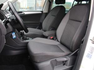White Volkswagen Tiguan 2020 in Vilnius, with an engine capacity of 1.50 L and mileage of 130 thousand km for 21000 €, photo 17 on AUTOMOTO.COM.LV
