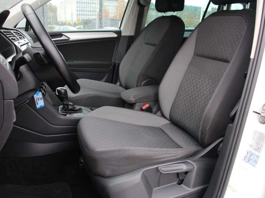 White Volkswagen Tiguan 2020 in Vilnius, with an engine capacity of 1.50 L and mileage of 130 thousand km for 21000 €, photo 17 on AUTOMOTO.COM.LV