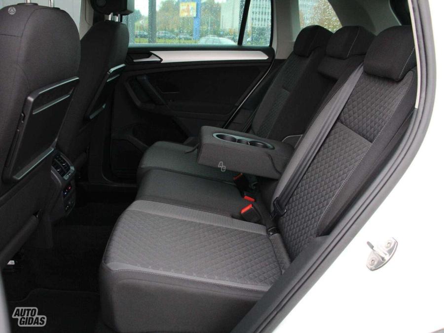 White Volkswagen Tiguan 2020 in Vilnius, with an engine capacity of 1.50 L and mileage of 130 thousand km for 21000 €, photo 18 on AUTOMOTO.COM.LV