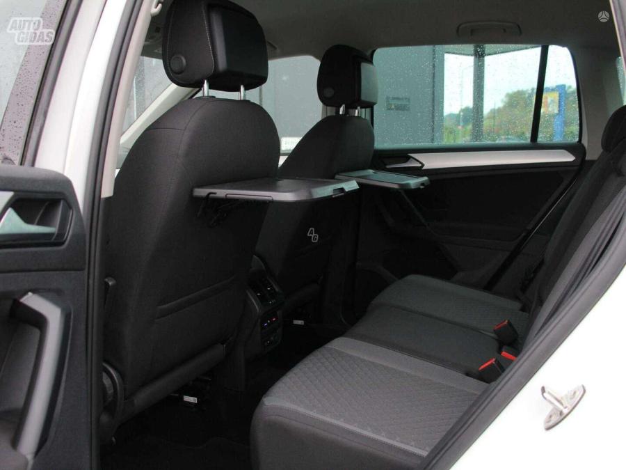 White Volkswagen Tiguan 2020 in Vilnius, with an engine capacity of 1.50 L and mileage of 130 thousand km for 21000 €, photo 19 on AUTOMOTO.COM.LV