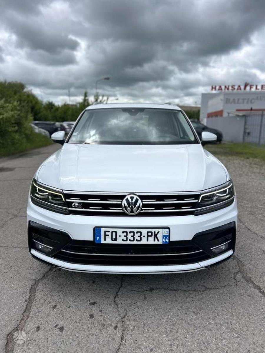 White Volkswagen Tiguan 2020 in Panevezys, with an engine capacity of 1.97 L and mileage of 208 thousand km for 16500 €, photo 4 on AUTOMOTO.COM.LV