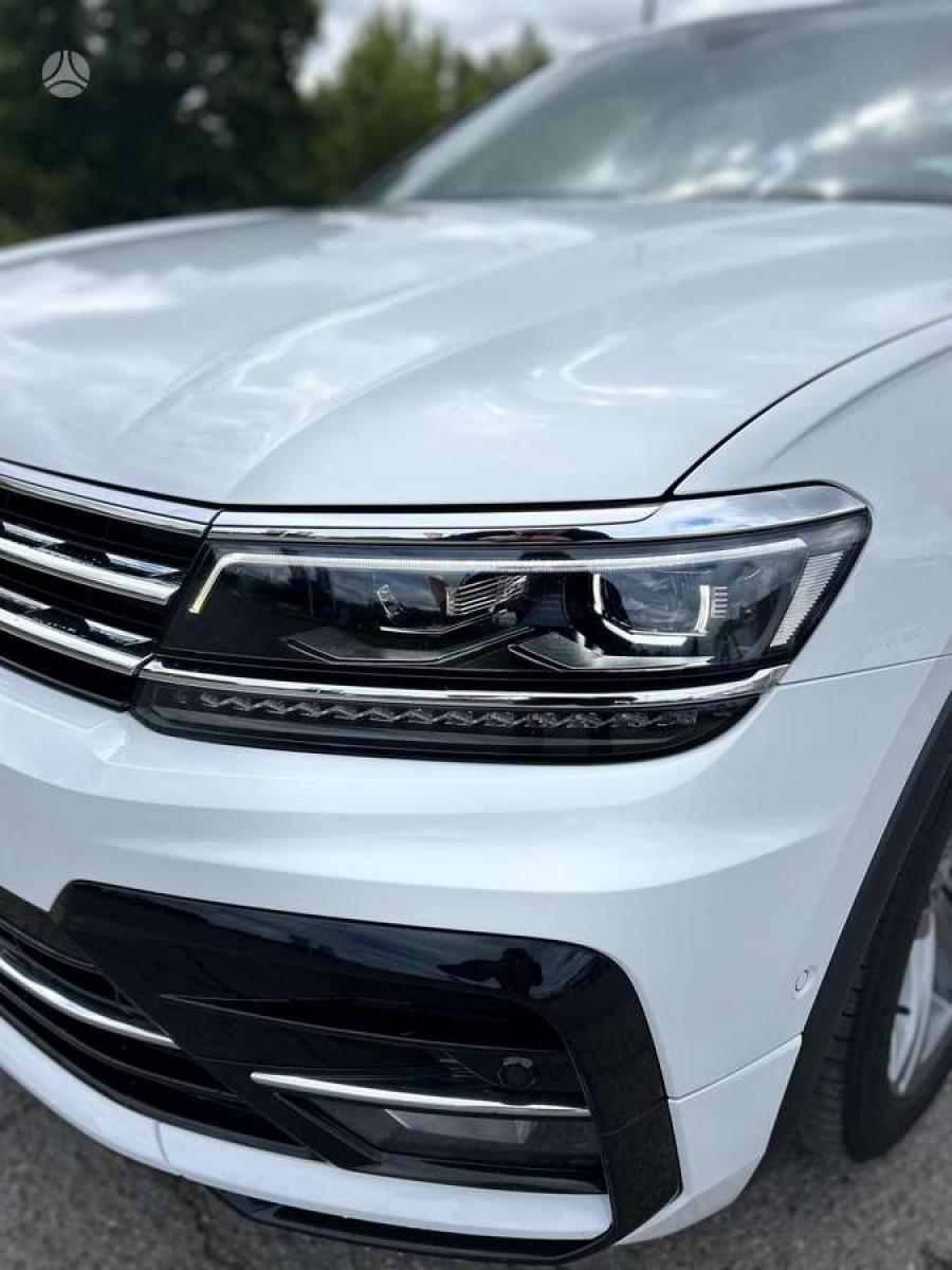 White Volkswagen Tiguan 2020 in Panevezys, with an engine capacity of 1.97 L and mileage of 208 thousand km for 16500 €, photo 5 on AUTOMOTO.COM.LV