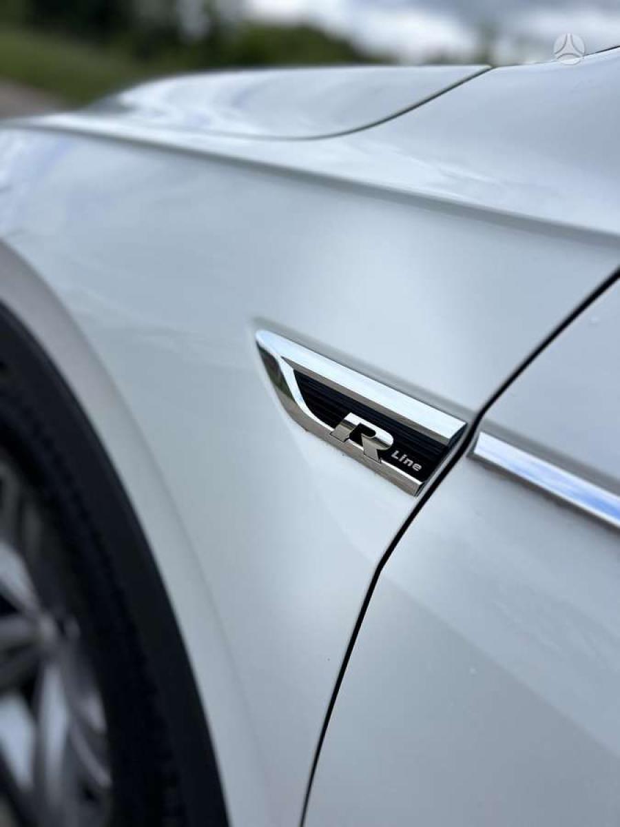 White Volkswagen Tiguan 2020 in Panevezys, with an engine capacity of 1.97 L and mileage of 208 thousand km for 16500 €, photo 6 on AUTOMOTO.COM.LV