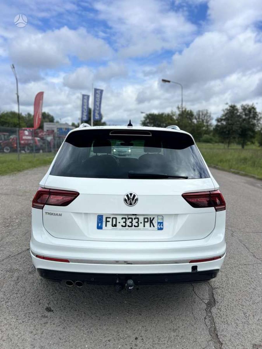 White Volkswagen Tiguan 2020 in Panevezys, with an engine capacity of 1.97 L and mileage of 208 thousand km for 16500 €, photo 9 on AUTOMOTO.COM.LV