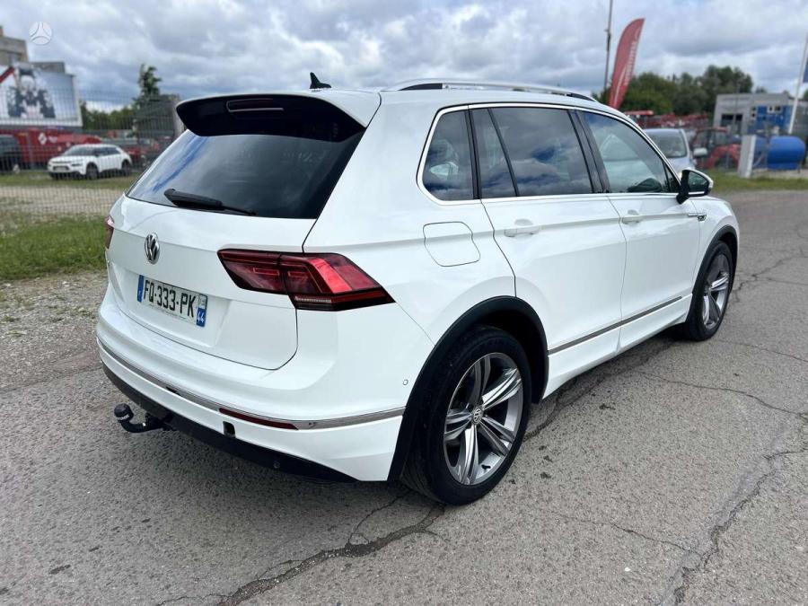 White Volkswagen Tiguan 2020 in Panevezys, with an engine capacity of 1.97 L and mileage of 208 thousand km for 16500 €, photo 10 on AUTOMOTO.COM.LV