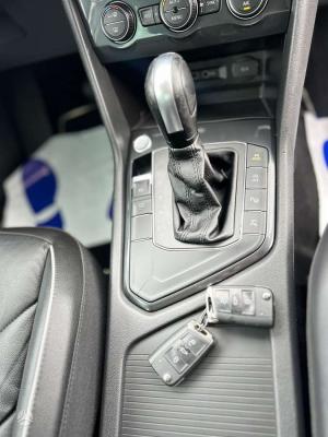 White Volkswagen Tiguan 2020 in Panevezys, with an engine capacity of 1.97 L and mileage of 208 thousand km for 16500 €, photo 12 on AUTOMOTO.COM.LV