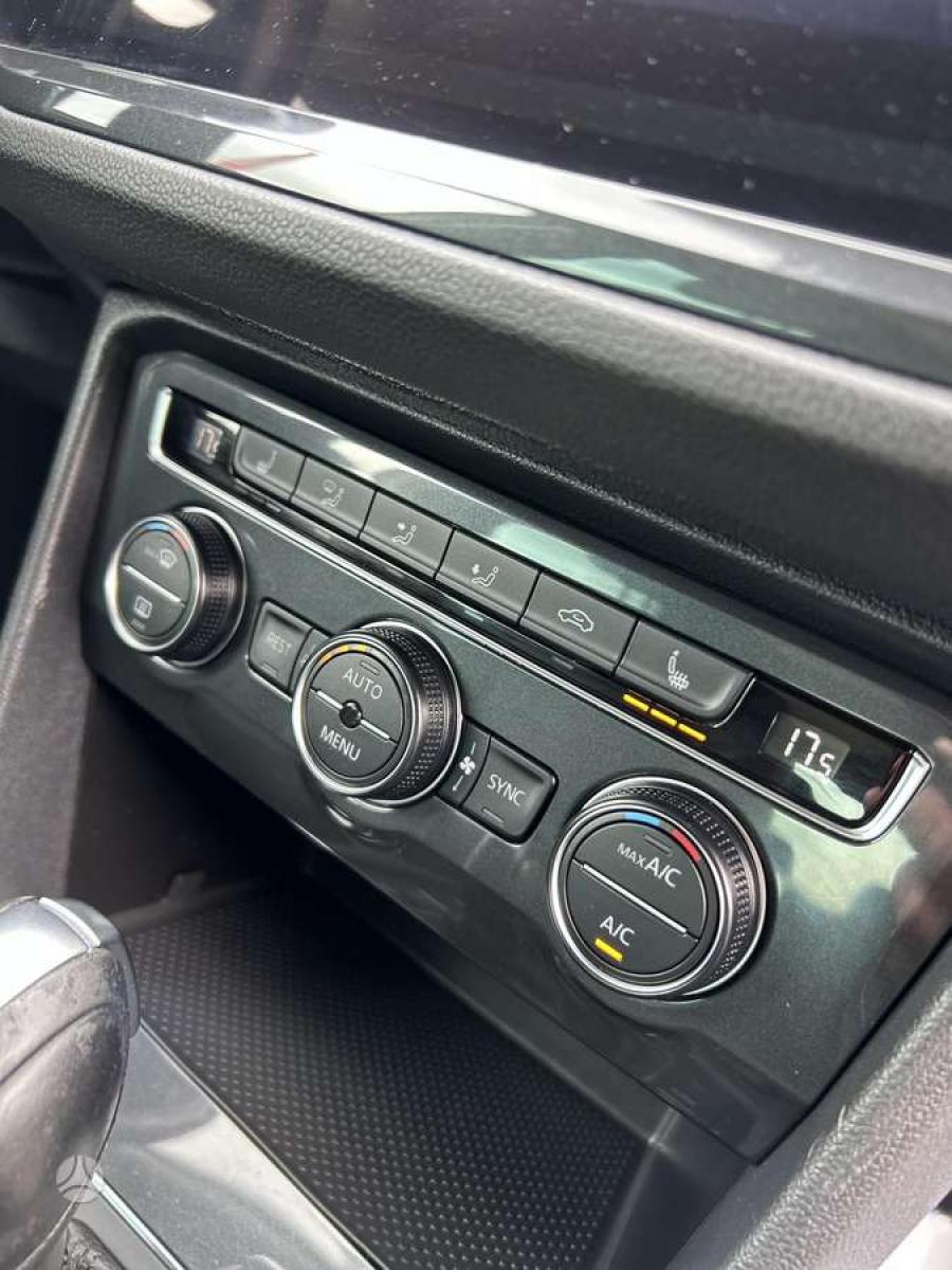 White Volkswagen Tiguan 2020 in Panevezys, with an engine capacity of 1.97 L and mileage of 208 thousand km for 16500 €, photo 13 on AUTOMOTO.COM.LV