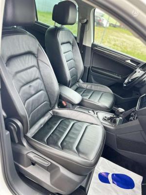 White Volkswagen Tiguan 2020 in Panevezys, with an engine capacity of 1.97 L and mileage of 208 thousand km for 16500 €, photo 14 on AUTOMOTO.COM.LV