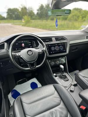 White Volkswagen Tiguan 2020 in Panevezys, with an engine capacity of 1.97 L and mileage of 208 thousand km for 16500 €, photo 18 on AUTOMOTO.COM.LV