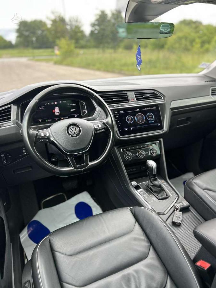 White Volkswagen Tiguan 2020 in Panevezys, with an engine capacity of 1.97 L and mileage of 208 thousand km for 16500 €, photo 18 on AUTOMOTO.COM.LV