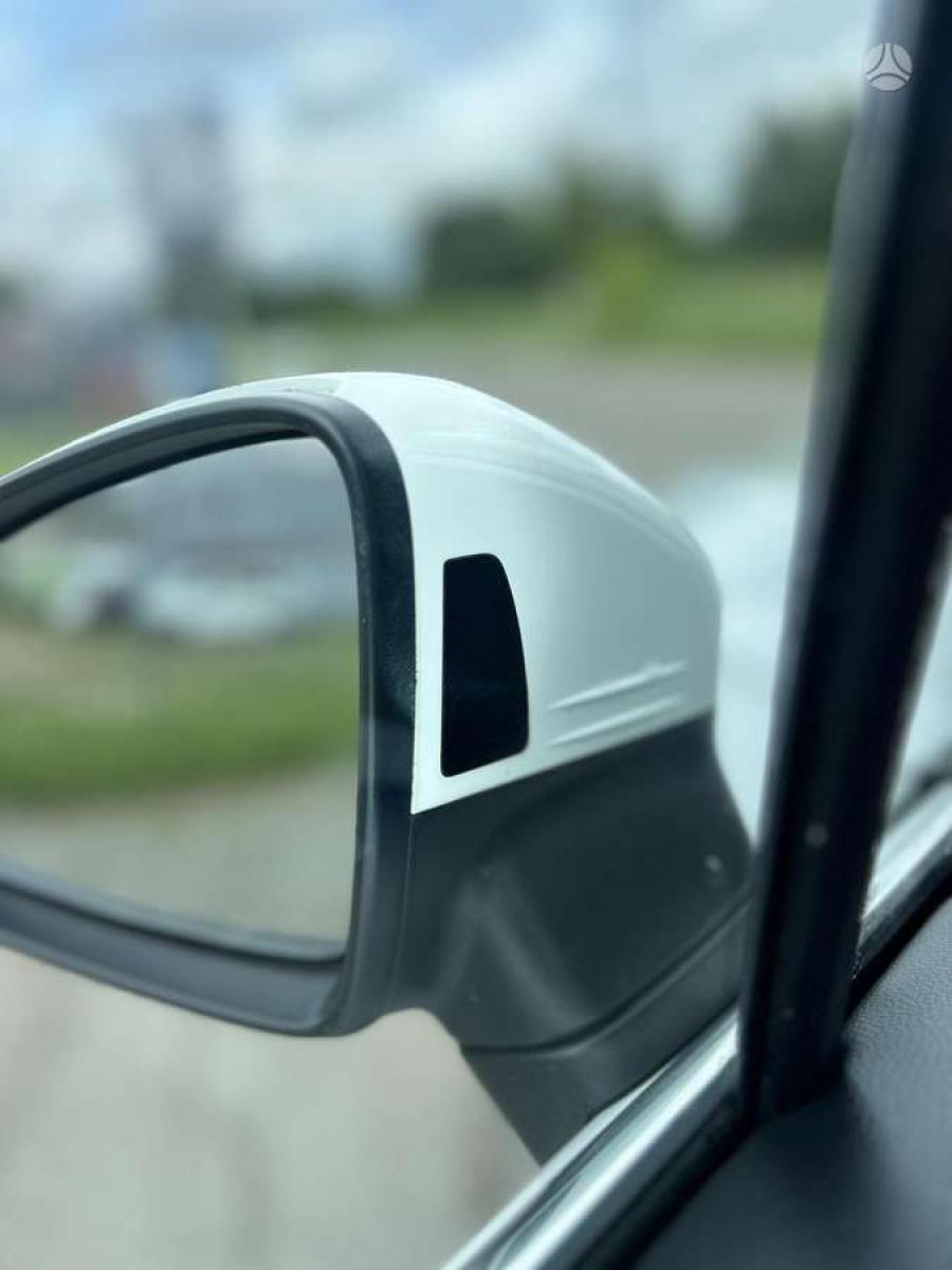 White Volkswagen Tiguan 2020 in Panevezys, with an engine capacity of 1.97 L and mileage of 208 thousand km for 16500 €, photo 19 on AUTOMOTO.COM.LV
