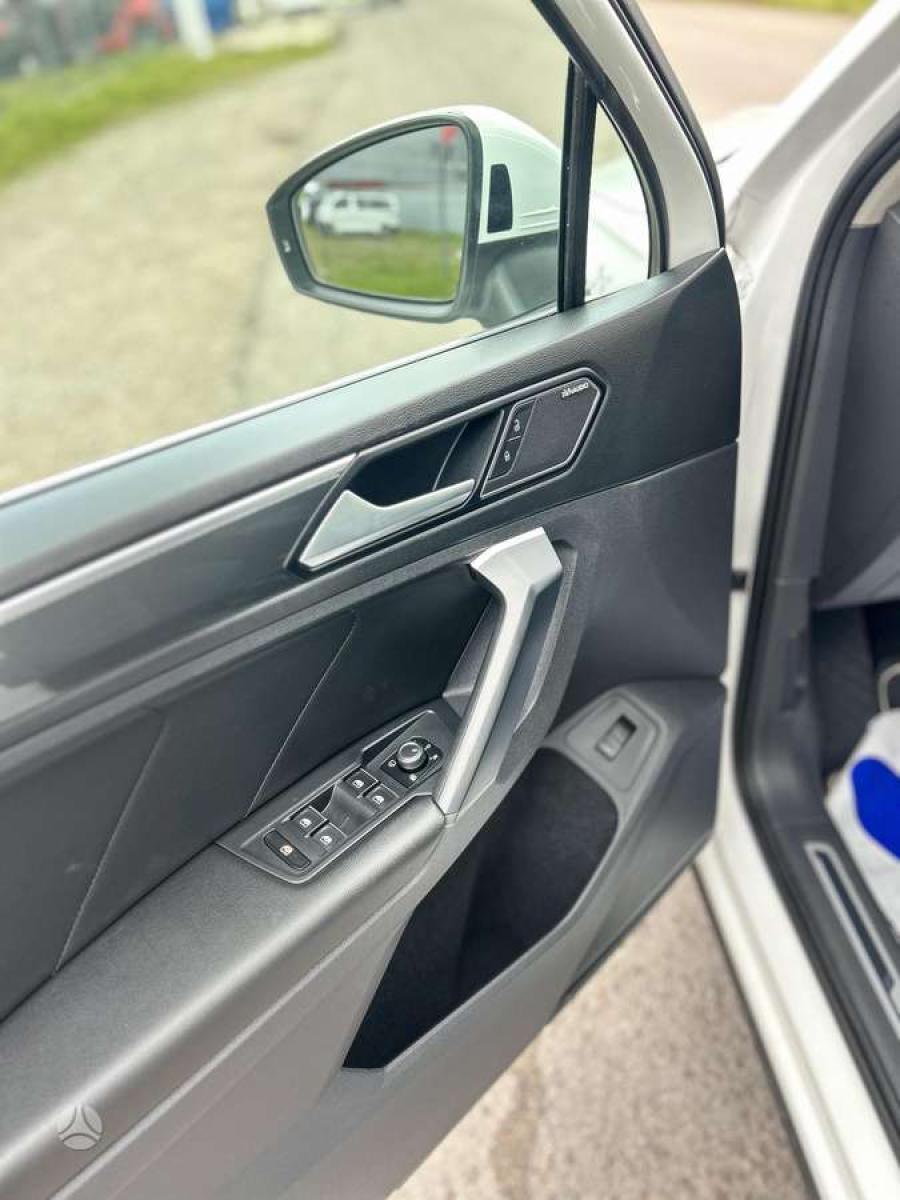 White Volkswagen Tiguan 2020 in Panevezys, with an engine capacity of 1.97 L and mileage of 208 thousand km for 16500 €, photo 20 on AUTOMOTO.COM.LV