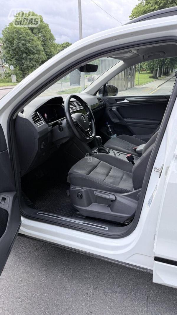 White Volkswagen Tiguan 2020 in Vilnius, with an engine capacity of 1.50 L and mileage of 152 thousand km for 21900 €, photo 6 on AUTOMOTO.COM.LV