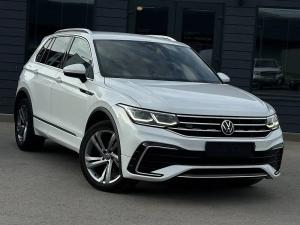 White Volkswagen Tiguan 2020 in Jelgava, with an engine capacity of 1.50 L and mileage of 199 thousand km for 23800 €, photo  on AUTOMOTO.COM.LV