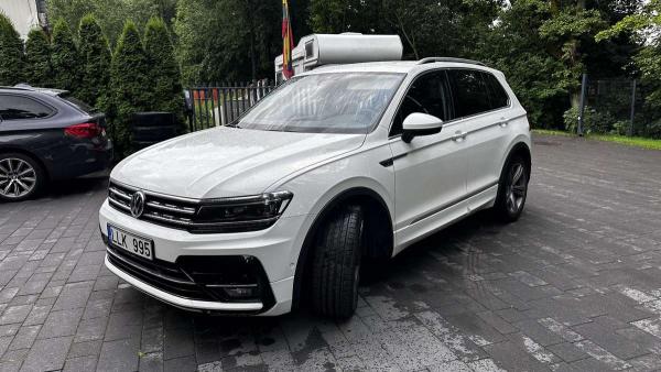 White Volkswagen Tiguan 2020 in Kaunas, with an engine capacity of 1.50 L and mileage of 89 thousand km for 18500 €, photo 7 on AUTOMOTO.COM.LV