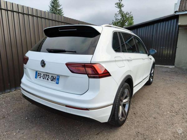 White Volkswagen Tiguan 2020 in Kaunas, with an engine capacity of 1.97 L and mileage of 150 thousand km for 15700 €, photo 7 on AUTOMOTO.COM.LV