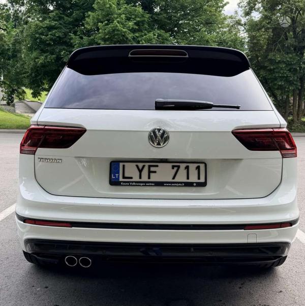 White Volkswagen Tiguan 2020 in Vilnius, with an engine capacity of 1.50 L and mileage of 155 thousand km for 19990 €, photo 4 on AUTOMOTO.COM.LV