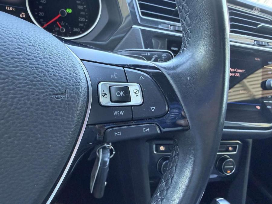 Balts Volkswagen Tiguan 2020 Viļņa, ar dzinēja tilpumu 1.97 L un nobraukumu 179 tūkst. km par 18999 €, foto 24 vietnē AUTOMOTO.COM.LV
