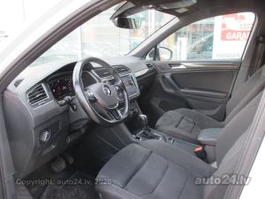 White Volkswagen Tiguan 2020 in Tartu, with an engine capacity of 2.00 L and mileage of 219 thousand km for 19990 €, photo 8 on AUTOMOTO.COM.LV