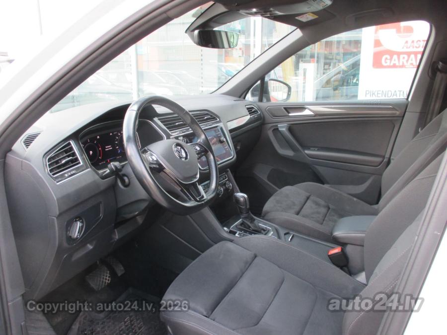 White Volkswagen Tiguan 2020 in Tartu, with an engine capacity of 2.00 L and mileage of 219 thousand km for 19990 €, photo 8 on AUTOMOTO.COM.LV