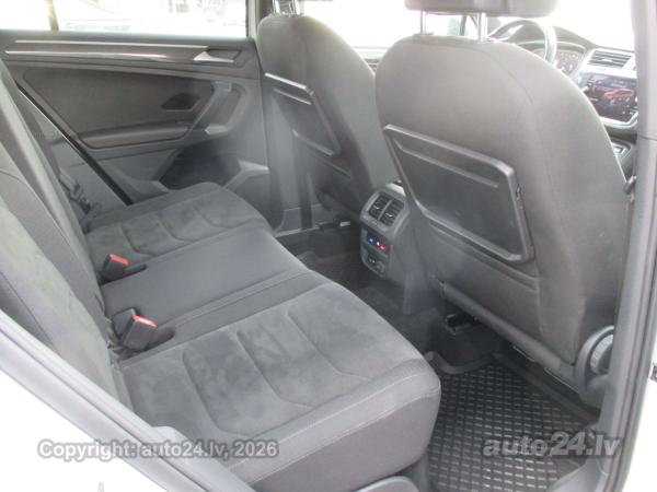 White Volkswagen Tiguan 2020 in Tartu, with an engine capacity of 2.00 L and mileage of 219 thousand km for 19990 €, photo 9 on AUTOMOTO.COM.LV