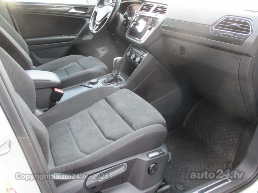 White Volkswagen Tiguan 2020 in Tartu, with an engine capacity of 2.00 L and mileage of 219 thousand km for 19990 €, photo 10 on AUTOMOTO.COM.LV
