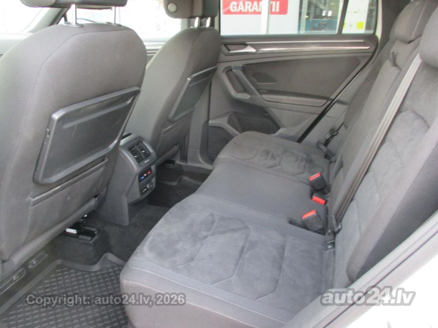 White Volkswagen Tiguan 2020 in Tartu, with an engine capacity of 2.00 L and mileage of 219 thousand km for 19990 €, photo 12 on AUTOMOTO.COM.LV