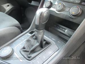 White Volkswagen Tiguan 2020 in Tartu, with an engine capacity of 2.00 L and mileage of 219 thousand km for 19990 €, photo 13 on AUTOMOTO.COM.LV