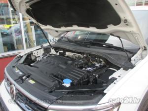 White Volkswagen Tiguan 2020 in Tartu, with an engine capacity of 2.00 L and mileage of 219 thousand km for 19990 €, photo 15 on AUTOMOTO.COM.LV