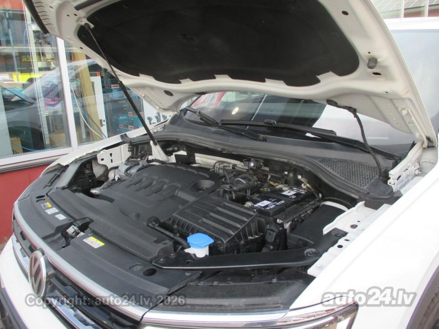 White Volkswagen Tiguan 2020 in Tartu, with an engine capacity of 2.00 L and mileage of 219 thousand km for 19990 €, photo 15 on AUTOMOTO.COM.LV