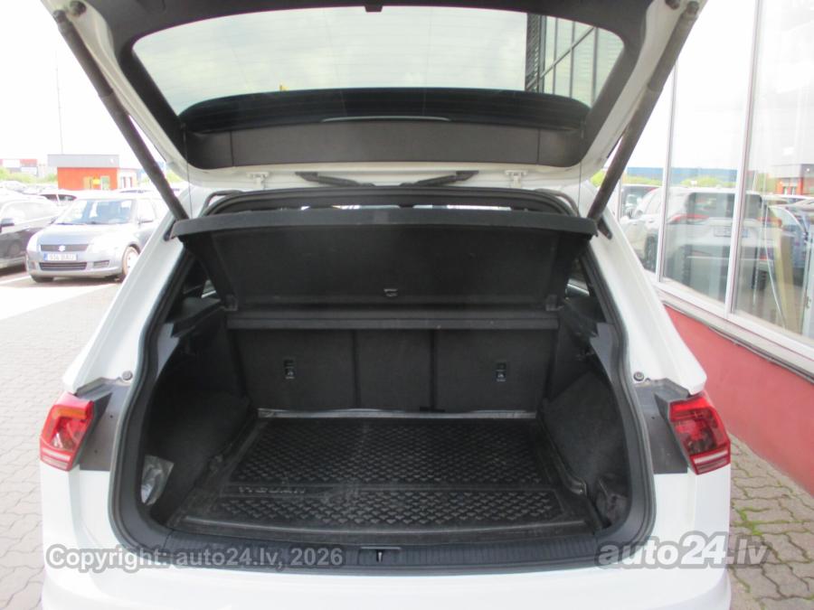 White Volkswagen Tiguan 2020 in Tartu, with an engine capacity of 2.00 L and mileage of 219 thousand km for 19990 €, photo 16 on AUTOMOTO.COM.LV