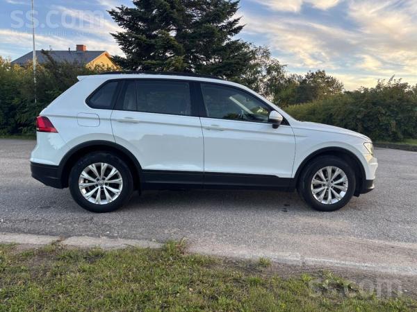 White Volkswagen Tiguan 2020 in Valmiera, with an engine capacity of 2.00 L and mileage of 173 thousand km for 14600 €, photo 4 on AUTOMOTO.COM.LV