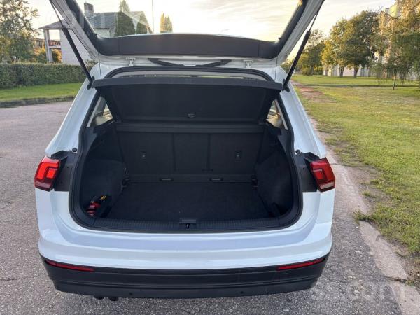 White Volkswagen Tiguan 2020 in Valmiera, with an engine capacity of 2.00 L and mileage of 173 thousand km for 14600 €, photo 7 on AUTOMOTO.COM.LV