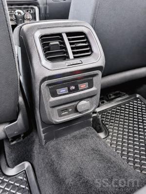 White Volkswagen Tiguan 2020 in Valmiera, with an engine capacity of 2.00 L and mileage of 173 thousand km for 14600 €, photo 12 on AUTOMOTO.COM.LV