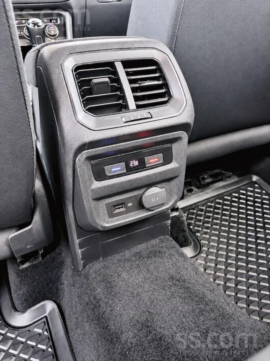 White Volkswagen Tiguan 2020 in Valmiera, with an engine capacity of 2.00 L and mileage of 173 thousand km for 14600 €, photo 12 on AUTOMOTO.COM.LV