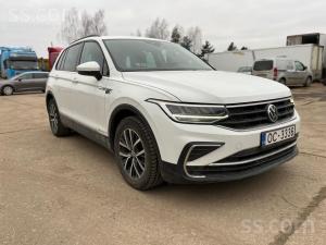 White Volkswagen Tiguan 2021 in Riga, with an engine capacity of 1.50 L and mileage of 97 thousand km for 5400 €, photo 1 on AUTOMOTO.COM.LV