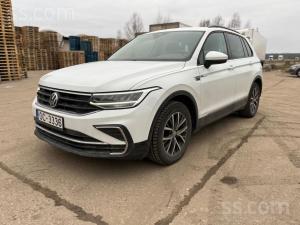 White Volkswagen Tiguan 2021 in Riga, with an engine capacity of 1.50 L and mileage of 97 thousand km for 5400 €, photo 2 on AUTOMOTO.COM.LV