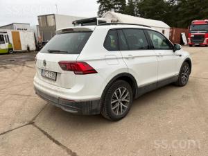 White Volkswagen Tiguan 2021 in Riga, with an engine capacity of 1.50 L and mileage of 97 thousand km for 5400 €, photo 3 on AUTOMOTO.COM.LV