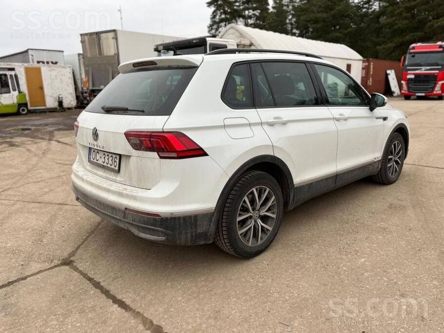 White Volkswagen Tiguan 2021 in Riga, with an engine capacity of 1.50 L and mileage of 97 thousand km for 5400 €, photo 3 on AUTOMOTO.COM.LV