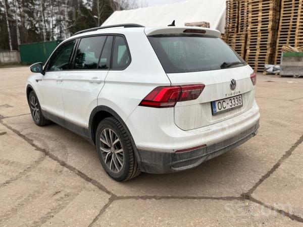 White Volkswagen Tiguan 2021 in Riga, with an engine capacity of 1.50 L and mileage of 97 thousand km for 19500 €, photo 4 on AUTOMOTO.COM.LV