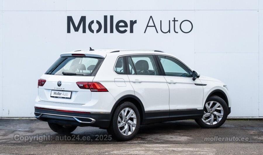 White Volkswagen Tiguan 2021 in Riga, with an engine capacity of 2.00 L and mileage of 162 thousand km for 23161 €, photo 4 on AUTOMOTO.COM.LV