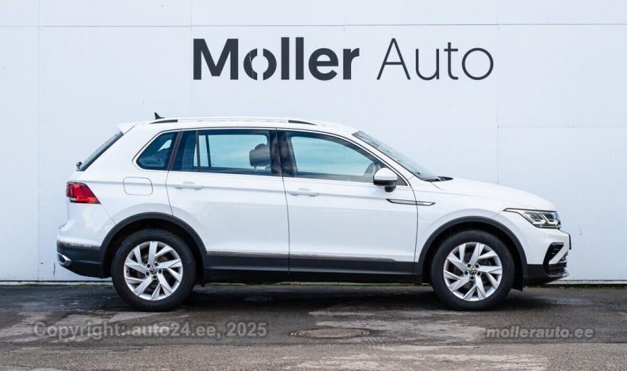 White Volkswagen Tiguan 2021 in Riga, with an engine capacity of 2.00 L and mileage of 162 thousand km for 23161 €, photo 5 on AUTOMOTO.COM.LV