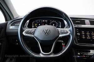 White Volkswagen Tiguan 2021 in Riga, with an engine capacity of 2.00 L and mileage of 162 thousand km for 23161 €, photo 15 on AUTOMOTO.COM.LV