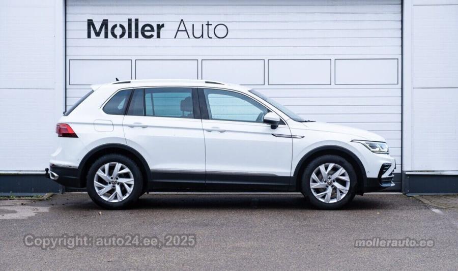 White Volkswagen Tiguan 2021 in Riga, with an engine capacity of 2.00 L and mileage of 170 thousand km for 28131 €, photo 5 on AUTOMOTO.COM.LV