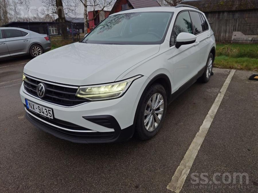 White Volkswagen Tiguan 2021 in Jelgava, with an engine capacity of 1.50 L and mileage of 168 thousand km for 15000 €, photo 1 on AUTOMOTO.COM.LV