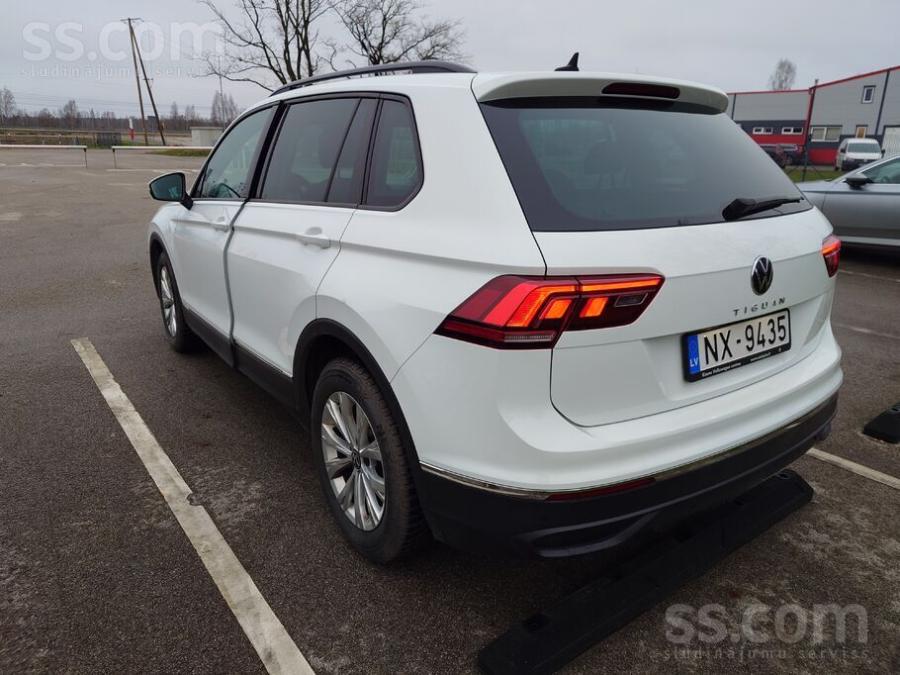 White Volkswagen Tiguan 2021 in Jelgava, with an engine capacity of 1.50 L and mileage of 168 thousand km for 15000 €, photo 4 on AUTOMOTO.COM.LV