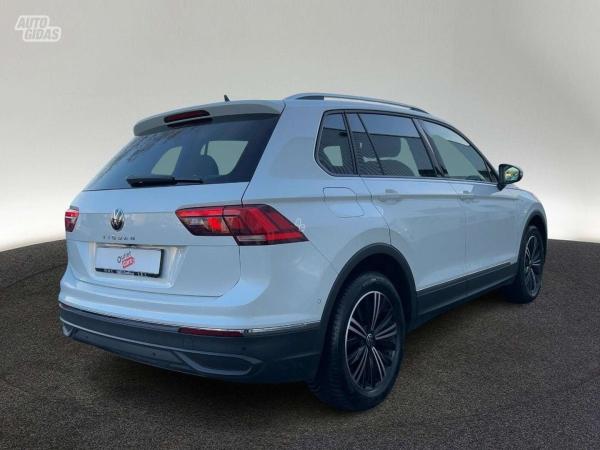 Balts Volkswagen Tiguan 2021 Kauņa, ar dzinēja tilpumu 1.50 L un nobraukumu 77 tūkst. km par 28137 €, foto 5 vietnē AUTOMOTO.COM.LV