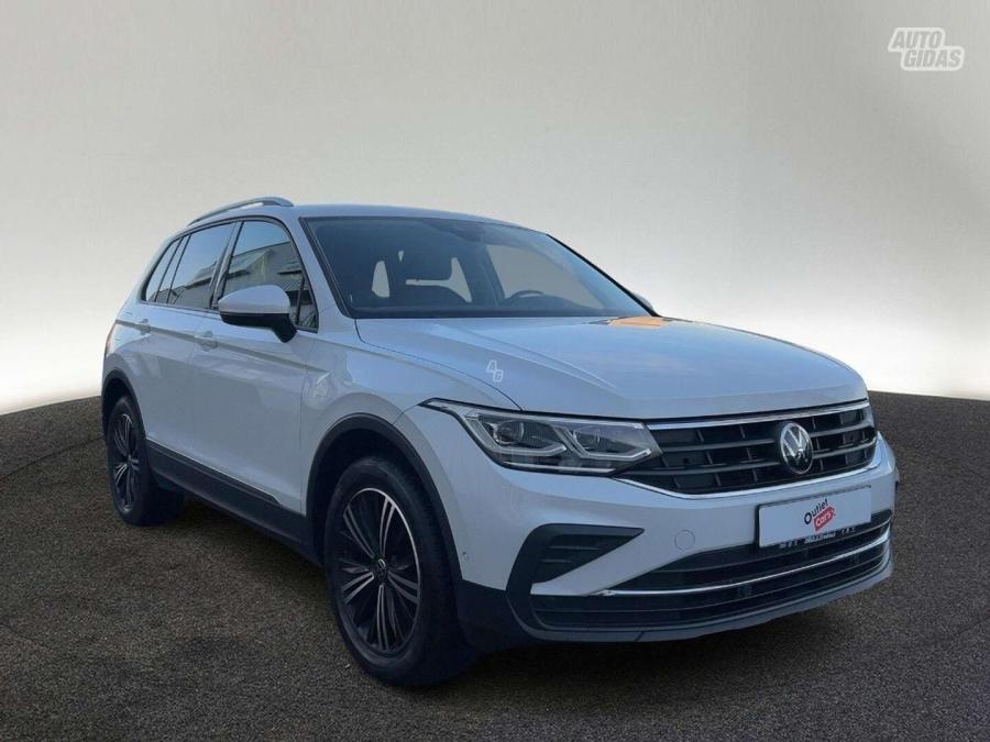 White Volkswagen Tiguan 2021 in Kaunas, with an engine capacity of 1.50 L and mileage of 77 thousand km for 28137 €, photo 6 on AUTOMOTO.COM.LV
