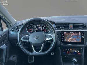 White Volkswagen Tiguan 2021 in Kaunas, with an engine capacity of 1.50 L and mileage of 77 thousand km for 28137 €, photo 10 on AUTOMOTO.COM.LV
